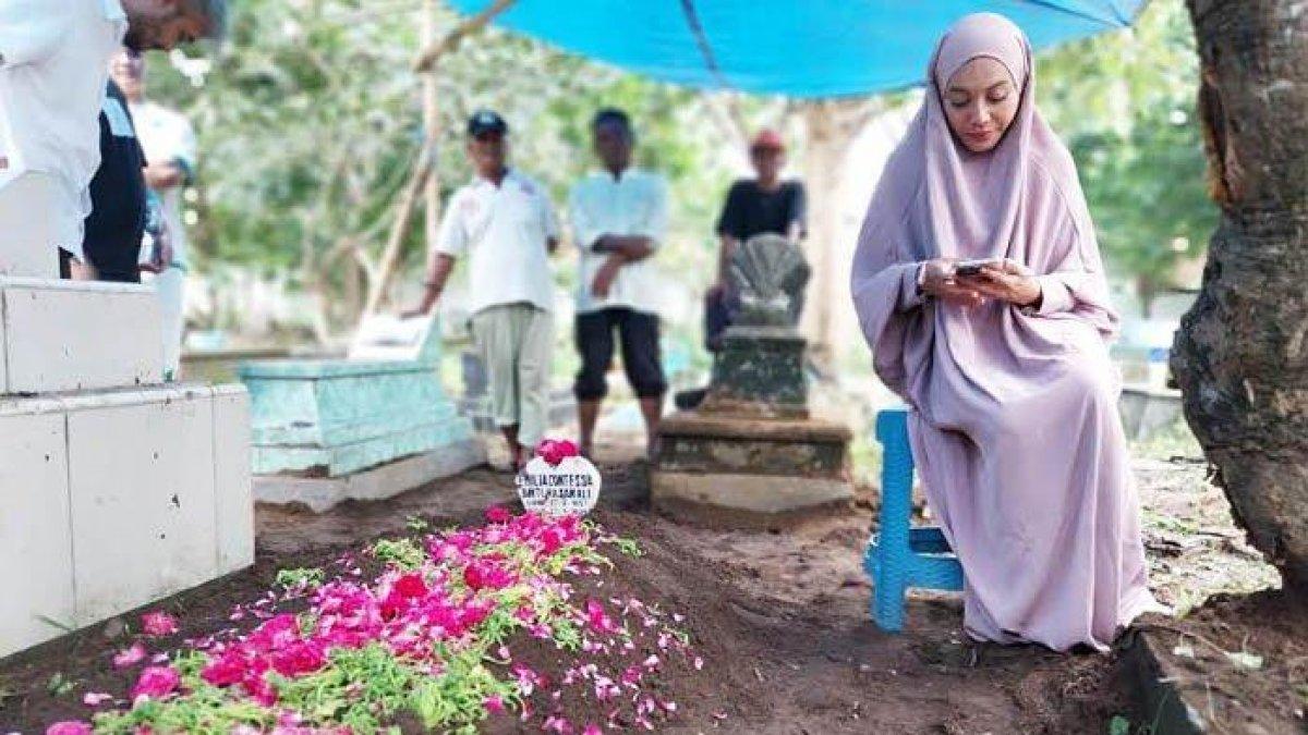 Antar Emilia Contessa hingga Pemakaman, Denada Kuak Rencana Ibu yang ...