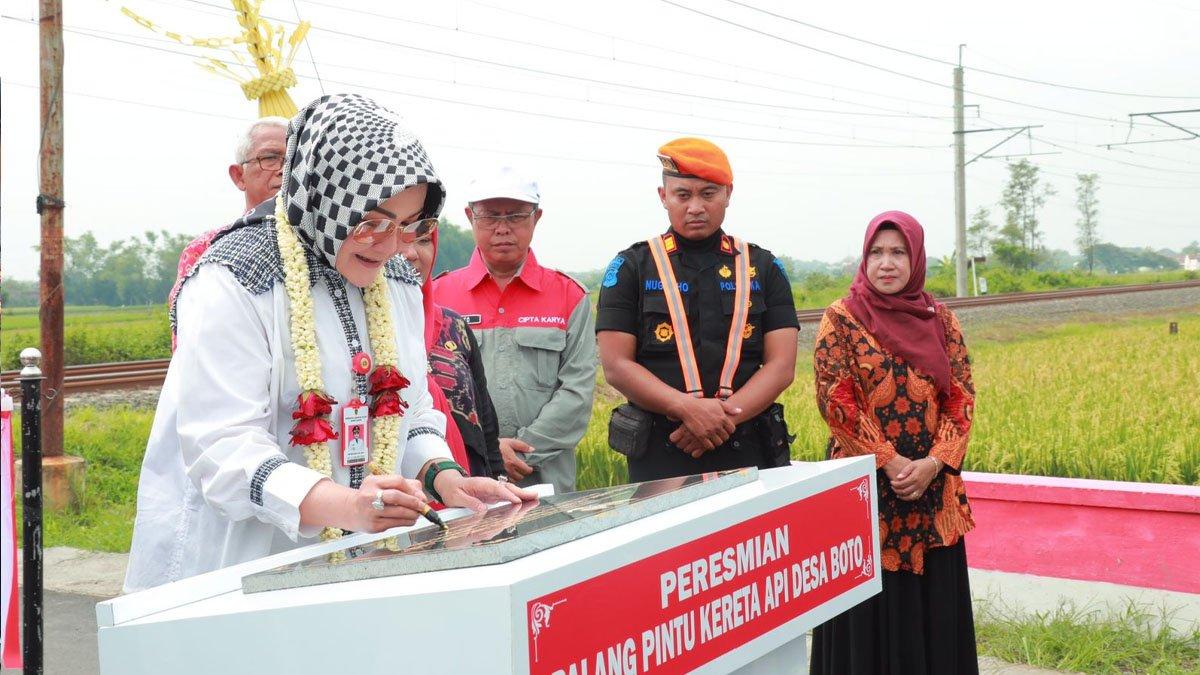 Bupati Klaten Sri Mulyani Resmikan Palang Pintu dan Pos Jaga ...