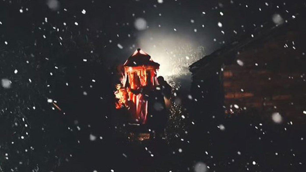 Turuti Tradisi, Pengantin Wanita Ditandu ke Tempat Resepsi Jam 2 Dini ...