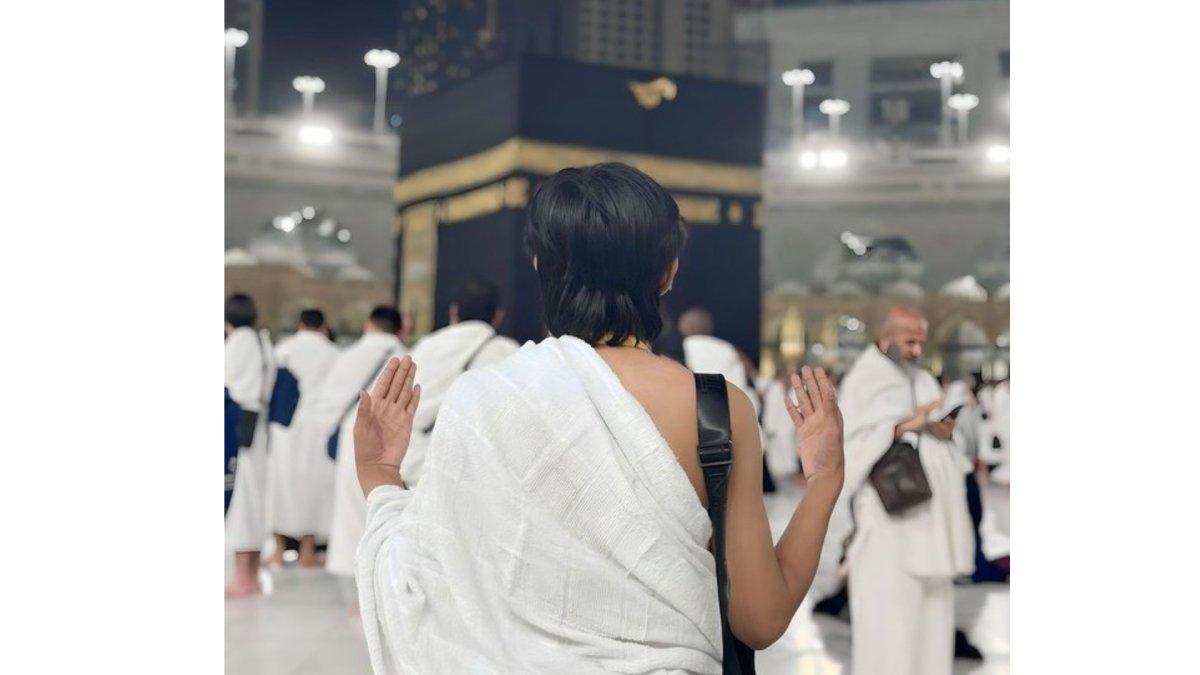 Tangis Haru Fajar Sadboy Bisa Jalani Ibadah Umroh, Ini 7 Fotonya di ...