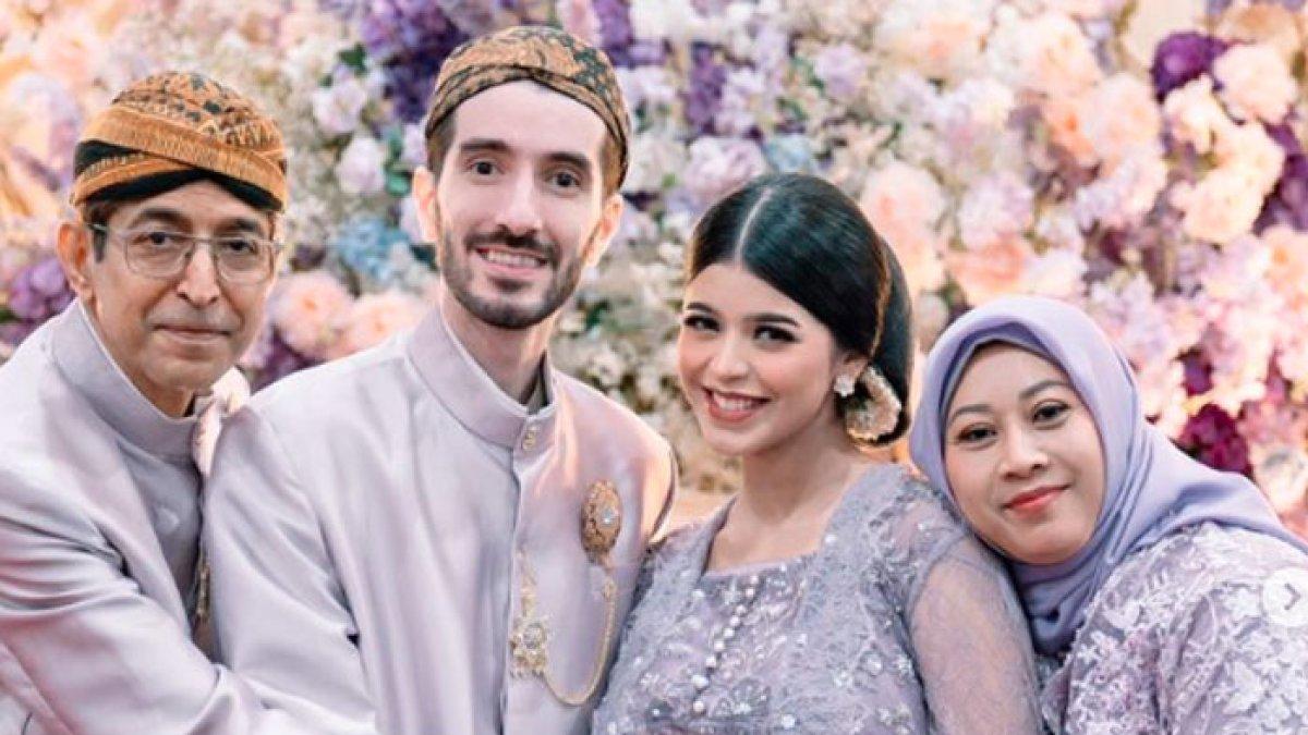 7 Potret Mitoni Jharna Bhagwani, Selebgram Indonesia Berdarah India ...