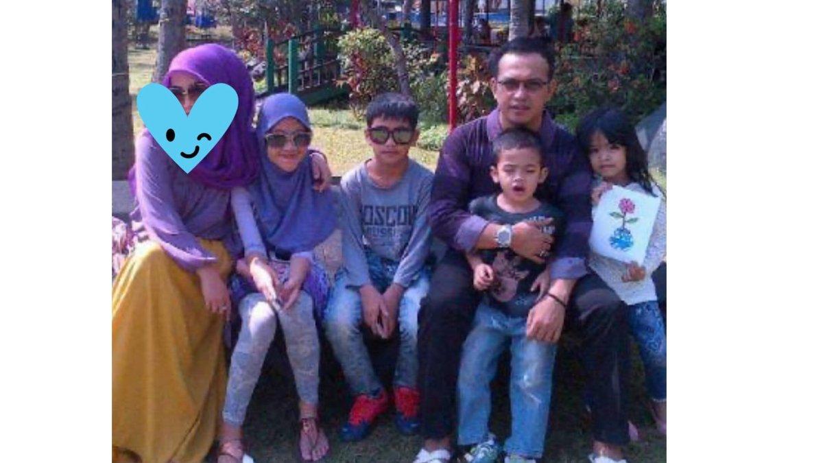 7 Foto Keluarga Umi Pipik Sejak Uje Masih Ada hingga Kini Sudah Wafat, Hadapi Kesulitan Bersama ...