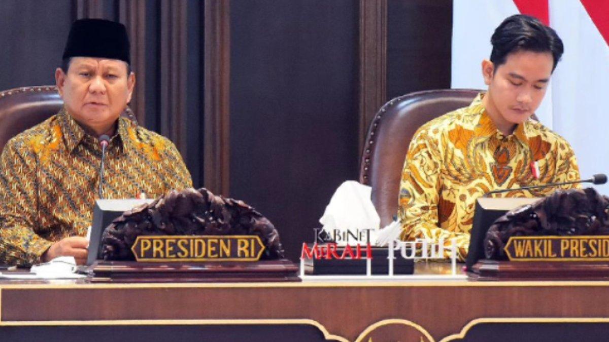 7 Potret Rapat Perdana Kabinet Merah Putih, Prabowo Ubah Kebiasaan Jokowi, Ini Posisi Duduk ...