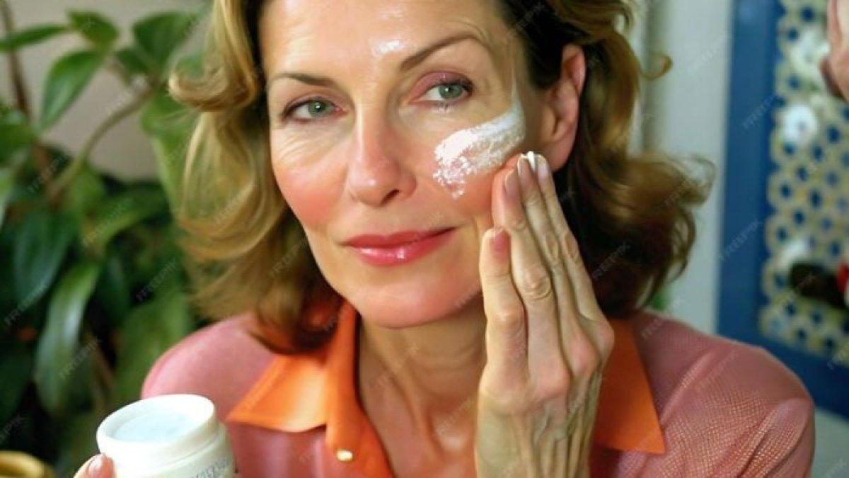 5 Rekomendasi Pelembap/ Moisturizer untuk Kulit Kering, Usia 40 Tahun ke Atas Bisa Kenyal Lagi ...