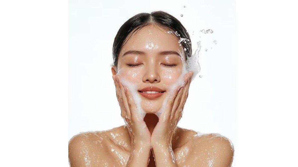 5 Rekomendasi Sabun Muka untuk Kulit Beruntusan, Bisa Perbaiki Skin ...