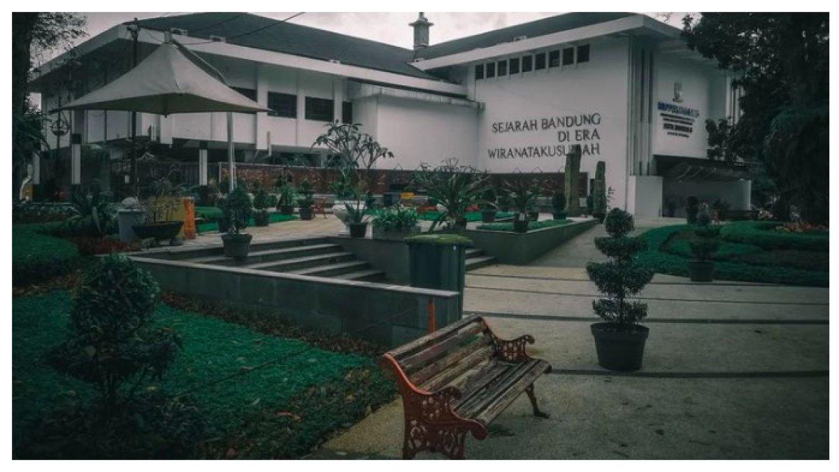 Cuma 8 Menit Dari Bandung, Ada Taman Yang Bagus, Cocok Untuk Liburan ...