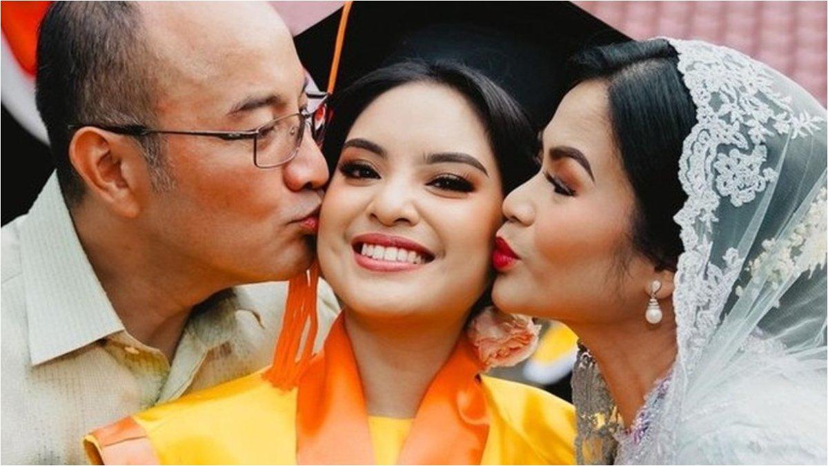 Jarang Tersorot Kamera, Wisudawati Cantik Ini Ternyata Cicit Soekarno ...