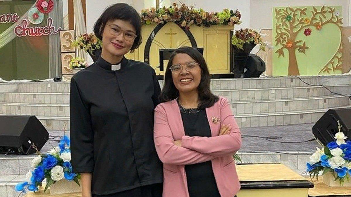 Lama Menghilang, Supermodel Indonesia Ini Ternyata Jadi Pendeta, Gaya ...