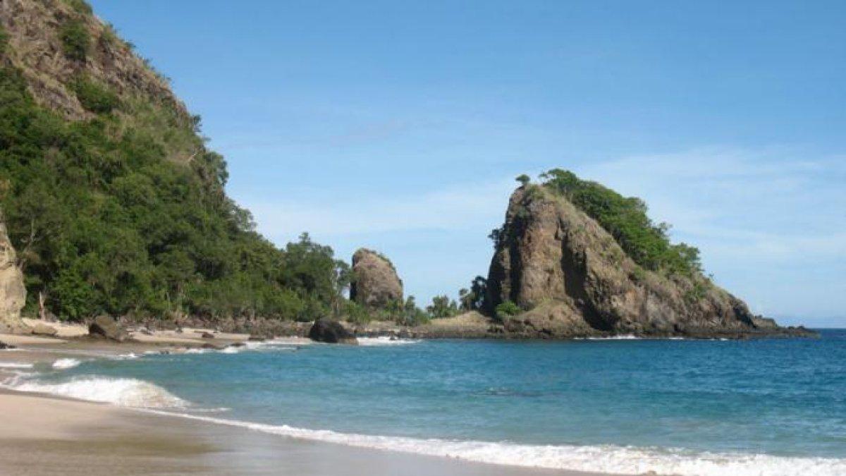 Cuma 48 Km dari Maumere, Pantai di Flores Ini Bak Surga Tersembunyi ...