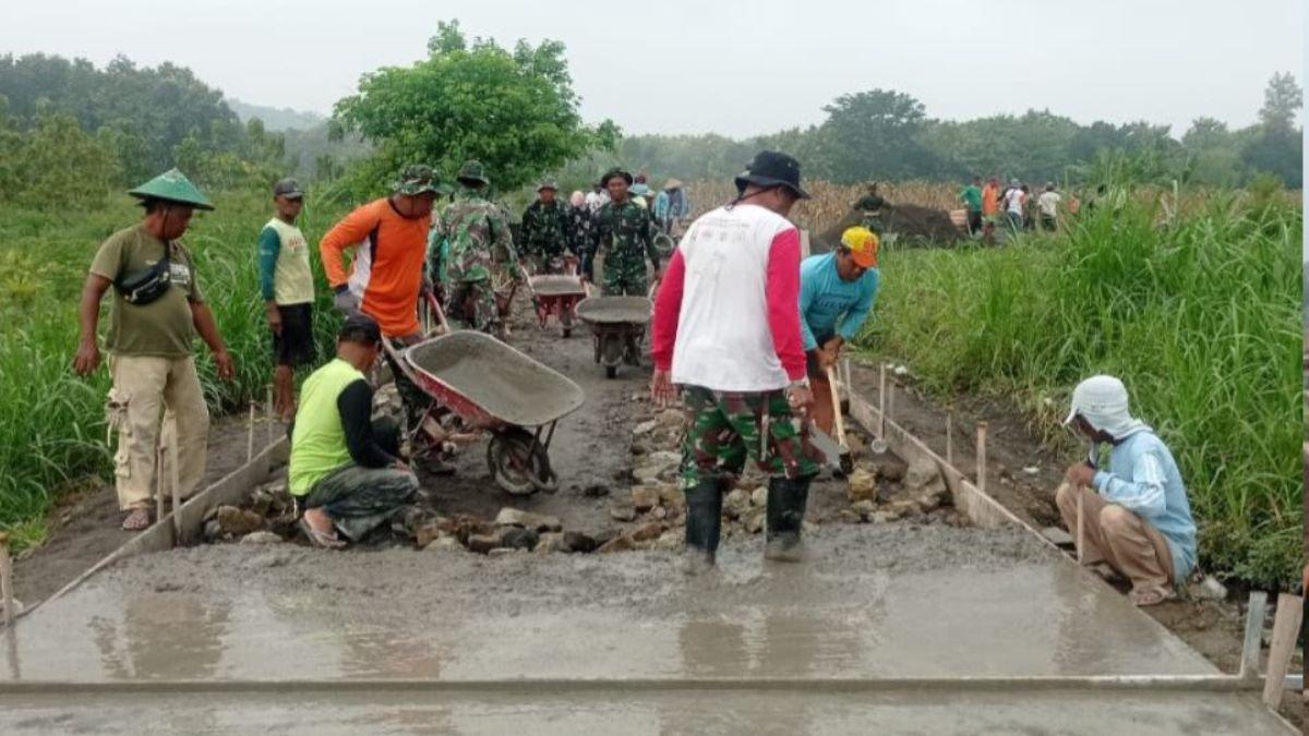Puasa Tak Halangi Pelaksanaan Program Pembangunan TMMD Sengkuyung Desa ...