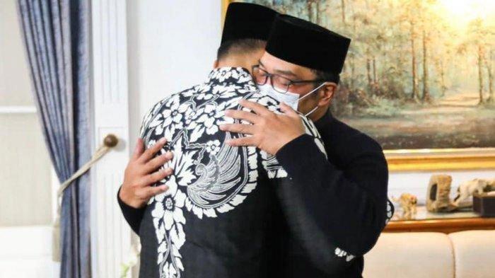 MOMEN AHY Peluk Ridwan Kamil, Sampaikan Duka Mendalam untuk ...