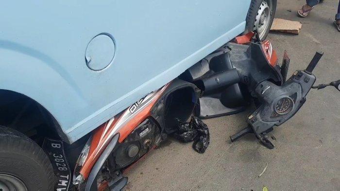 Angkot Ngebut Tabrak 5 Motor, Ada yang Terlindas hingga Masuk Kolong ...