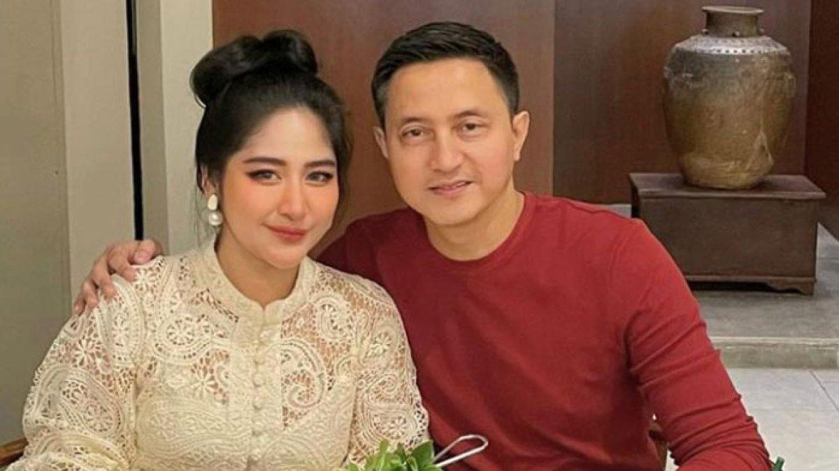 CERITA Ricky Subagja Punya Istri 26 Tahun Lebih Muda, Pertama Bertemu ...