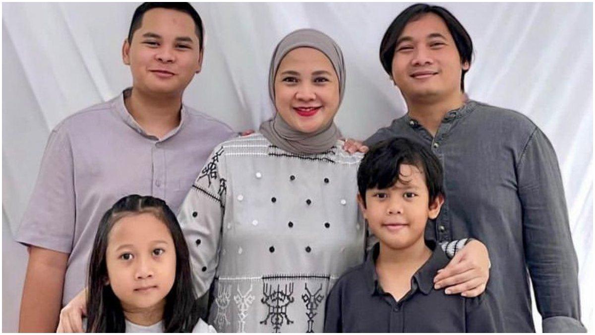 Penjual Es Pisang Ijo Ini Ternyata Istri Musisi Kondang, Dulu Suaminya ...