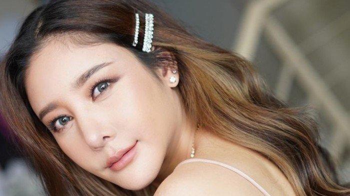 Temuan Bukti Baru Kasus Tangmo Nida: Sosok Terekam di CCTV Berdiri di ...