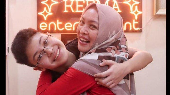 Sepuluh Tahun Berpisah, Angelina Sondakh Merasa 'Berjarak' dengan Keanu ... Sepuluh Tahun Berpisah, Angelina Sondakh Merasa 'Berjarak' dengan Keanu ...