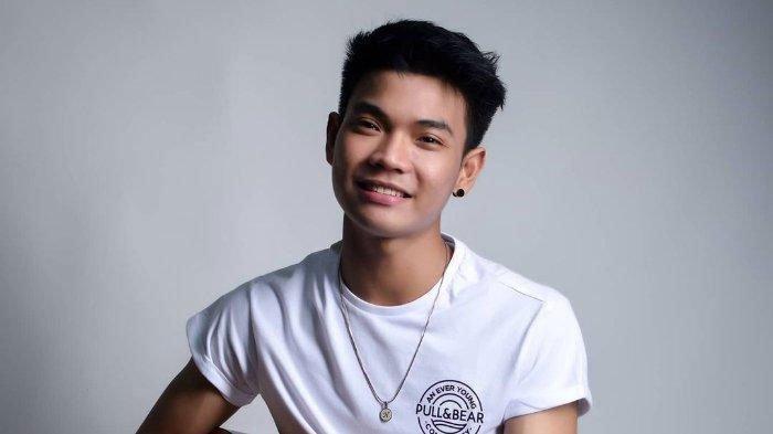 SIAPA Tri Suaka? Simak Profil YouTuber yang Gaya Nyanyinya Disebut ...