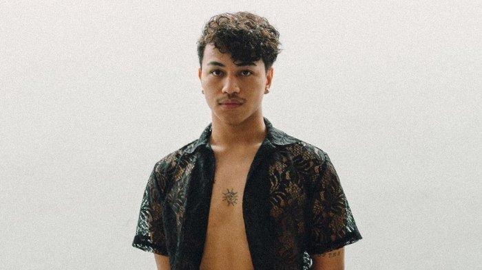 SIAPA Emil Mario? Seleb TikTok Dihujat Usai Ucap Kalimat Syahadat ... SIAPA Emil Mario? Seleb TikTok Dihujat Usai Ucap Kalimat Syahadat ...