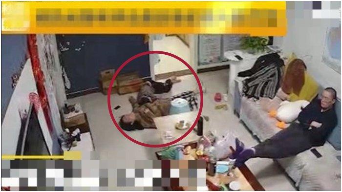 Bertengkar Sampai Istri Pingsan Di Lantai Suami Ini Cuek Tetap Nonton