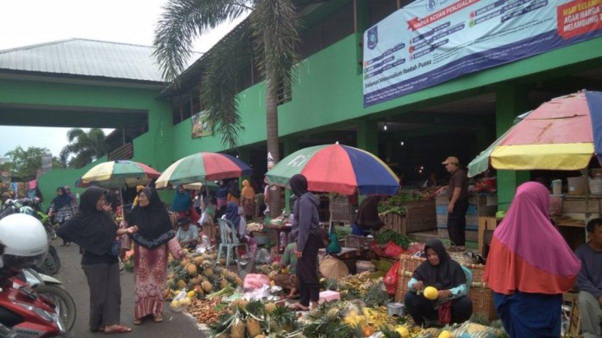 Bukan Pedagang Sembarangan, Tukang Sayur Ini Jualan di Pasar Pakai ...