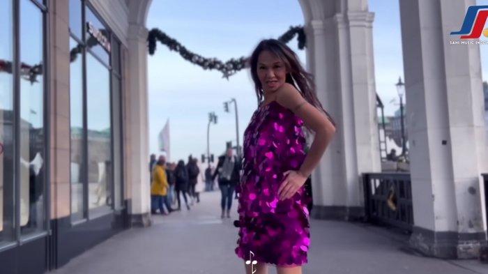 'Mari Kita Bergoyang Dangdut' Judul Lagu Baru Bunda Corla Viral hingga ...