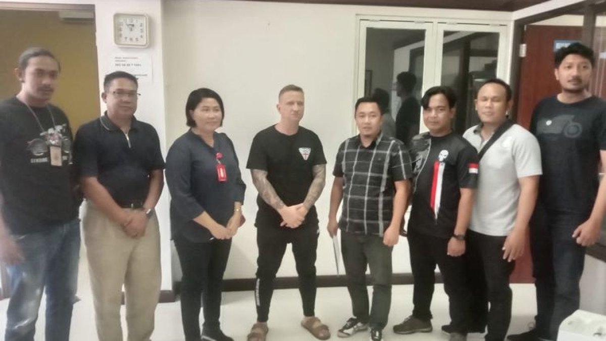 MASUK ke Indonesia, WN Kanada Buronan Interpol Ditangkap di Bali ...