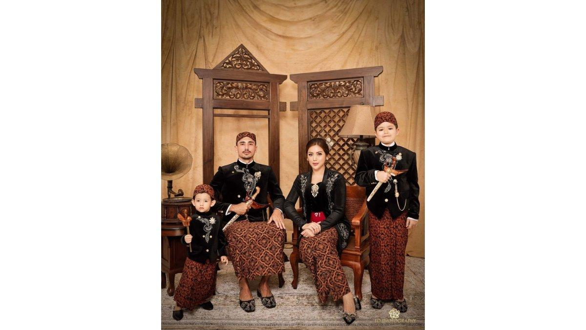 7 Potret Keluarga Jessica Iskandar dan Vincent Verhaag ala Bangsawan ...
