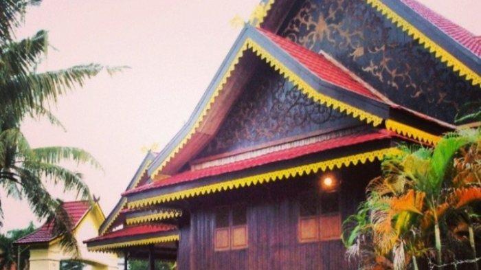 Miniatur Rumah Adat di Taman Rimba Jambi, Spot Hunting Foto Menarik dan ...