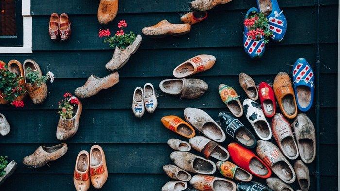 Mulai Geta dari Jepang Hingga Klompen Asal Belanda, Empat Daftar Alas ...