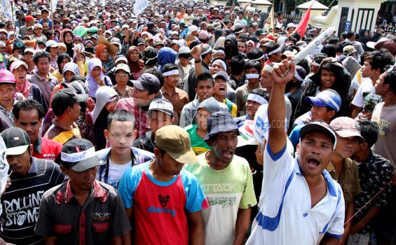 Ratusan Petani Kembali Demo Kantor Kejaksaan - TribunNews.com Ratusan Petani Kembali Demo Kantor Kejaksaan - TribunNews.com