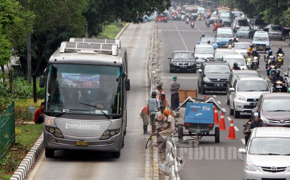 2013, Bus Ukuran Sedang Bisa Masuk Jalur Busway - TribunNews.com