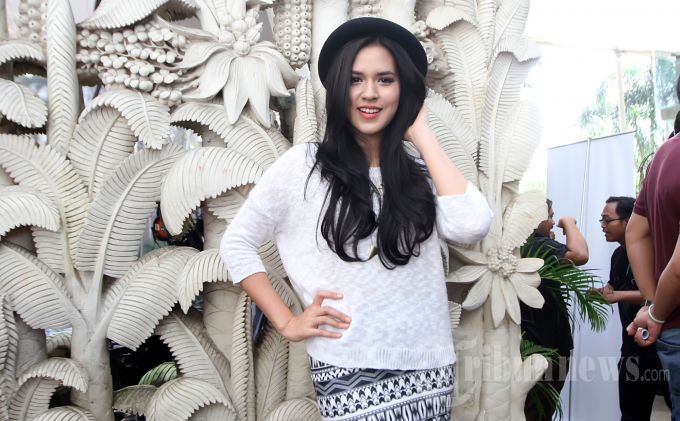 Raisa Seorang Penggemar Buah - TribunNews.com