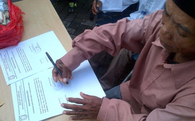 Senyum Hiasi Wajah Si Pengemis 'Tajir' Saat Beranjak dari Panti Sosial ...