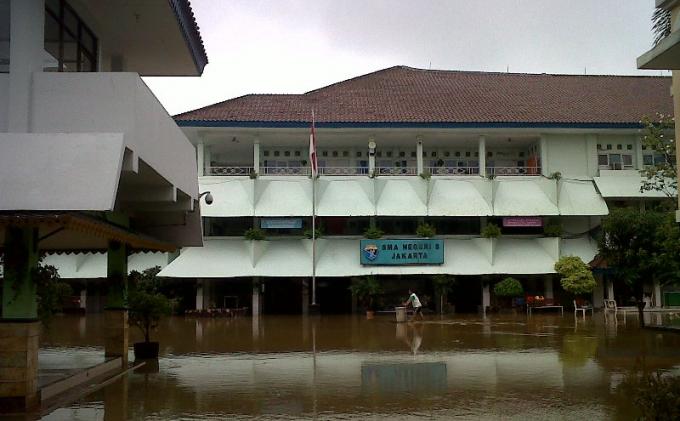 SMAN 8 Jakarta Dilanda Banjir Setinggi 1,5 Meter - TribunNews.com
