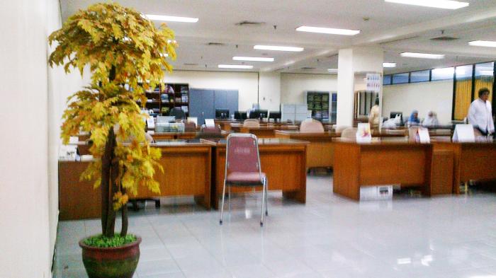 Pelayanan Nyaris Lumpuh Karena Separuh Staf Kantor Sudinakertrans ...