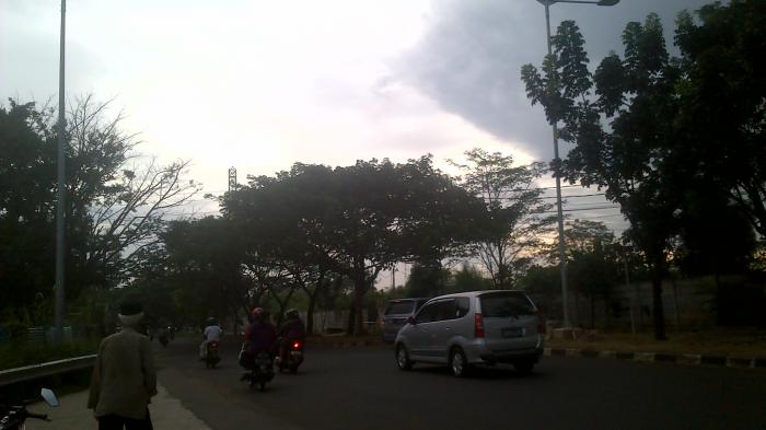 Jalan Joglo Raya Gelap dan Mencekam di Malam Hari - TribunNews.com