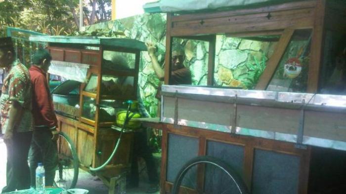 Dua Gerobak Lontong Balap dan Soto Sambut Jokowi - TribunNews.com