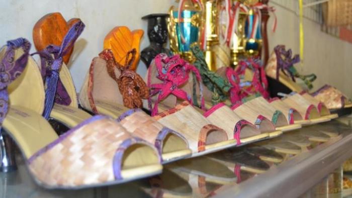 Sepatu Kulit Pisang Suminah Tembus Pasar China dan Ukraina - TribunNews.com