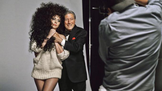 Lady Gaga Tampil dengan Gaya Rambut Kribo - TribunNews.com