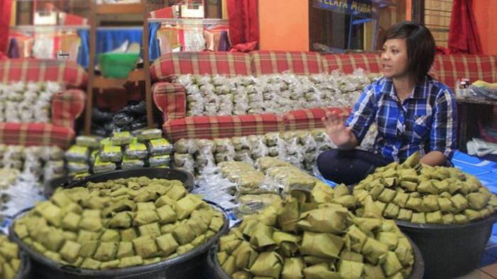 Tapai Ketan Ember dan Jeniper Oleh-oleh Khas Kuningan - TribunNews.com