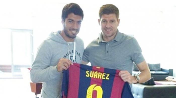 Steven Gerrard Dapat Hadiah Saat Luis Suarez Main ke Liverpool ...