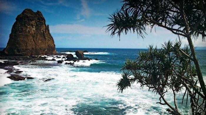 Papuma, Tempat Asyik untuk Pecinta Lari Pantai - TribunNews.com