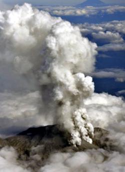 Gunung Ontake Jepang Meletus, Satu Tewas, Ratusan Orang Hilang ...
