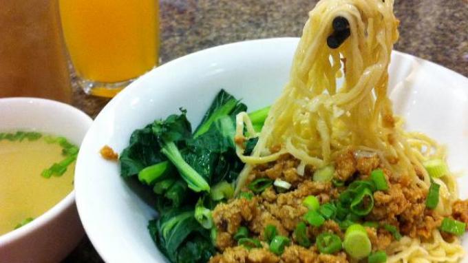 Buntut Beredarnya Foto Kepala Tikus dalam Mangkuk Mie Ayam, Pemilik Warung di Palopo Lapor ...