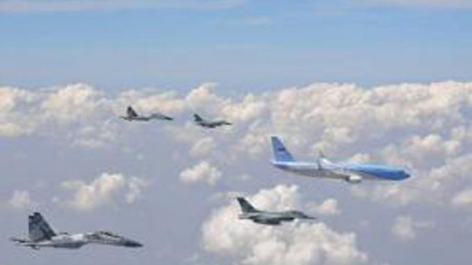 Foxtrot Flight Kawal Pesawat Presiden - TribunNews.com