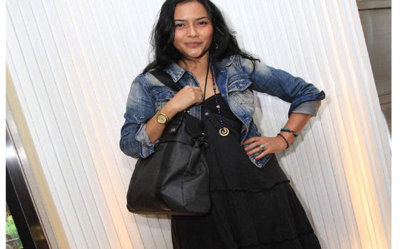Adik Sarah Sechan Terjerat Cinta Sandy Sandoro - TribunNews.com