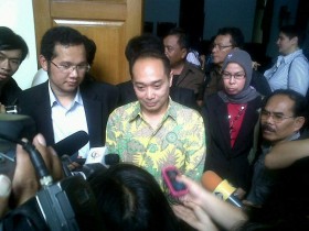 Masih Utang Rp 100 Juta, Adjie Notonegoro Minta Bebas - TribunNews.com