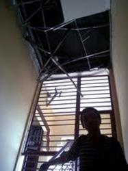 Atap Bangunan SDIT Al Musabbihin Roboh - TribunNews.com