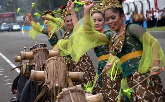 Bambu Gendong Wujud Generasi Muda Pertahankan Budaya Bangsa ...