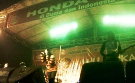Utopia Band Tampil Memukau - TribunNews.com